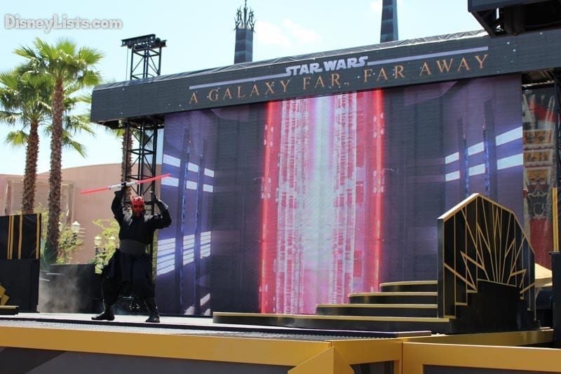Star Wars Stage Show Darth Maul-3 – DisneyLists.com